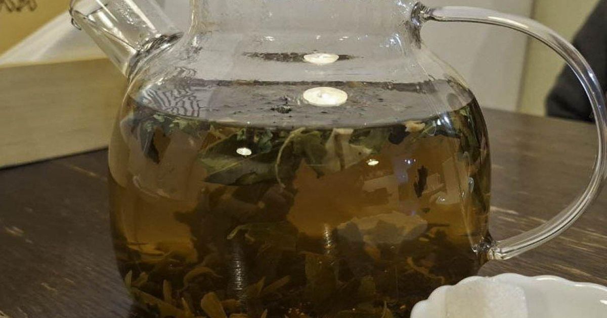 Кофеин усиливает мочегонный эффект: какой чай утоляет жажду в жару, а ...