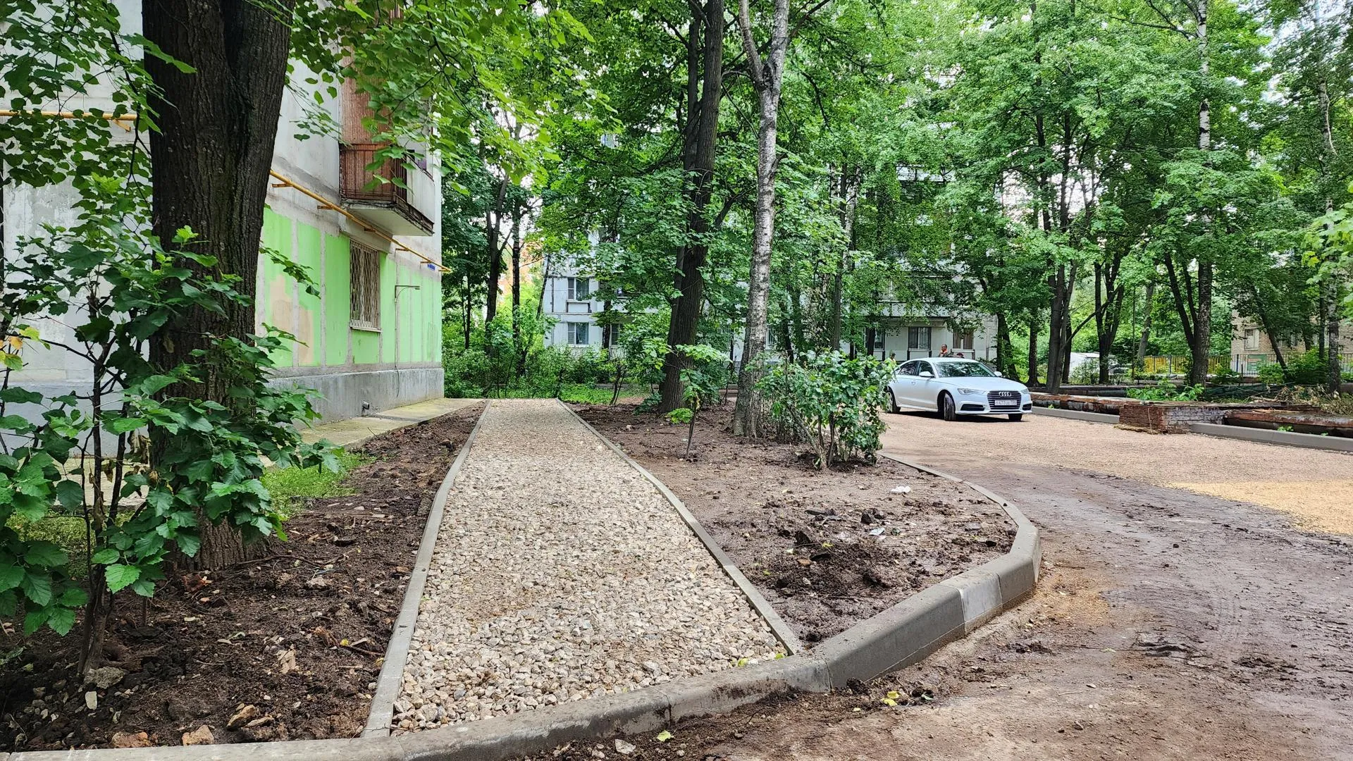 В двух дворах на улице Ленина в Лобне сделают новые парковки и тротуары ...